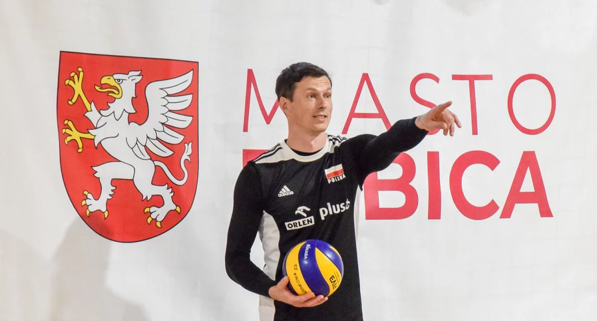Pokazowy trening siatkówki poprowadzony przez Rafała Buszka. Wzięło w ...